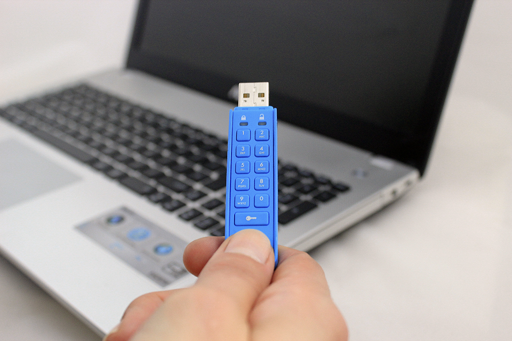 Using the iStorage datAshur Personal secure USB flash drive - Help Net ...