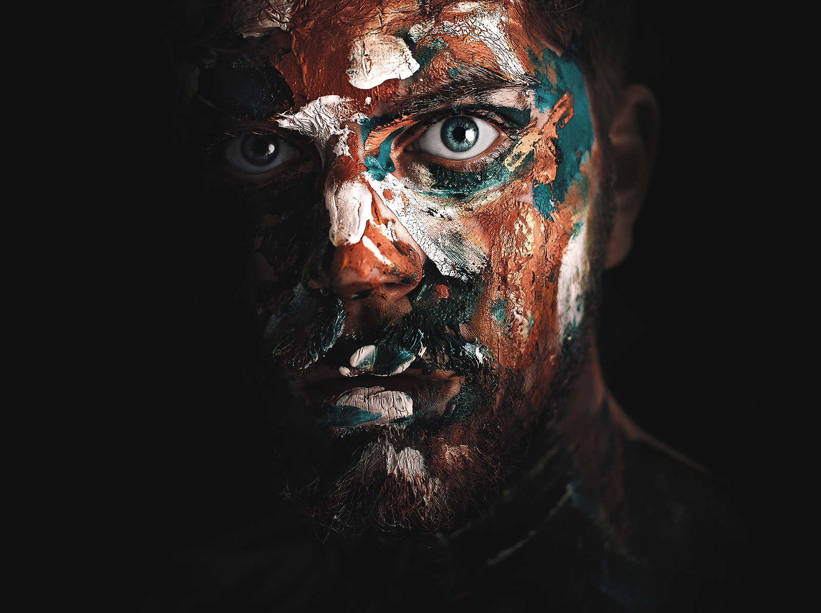 Tricking attackers through the art of deception - Help Net Security